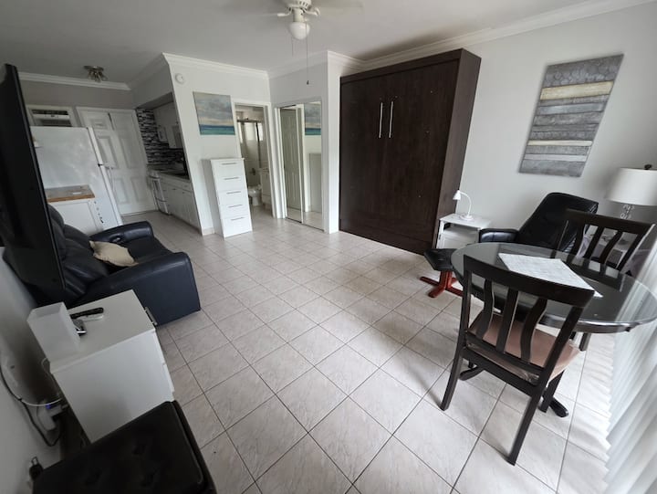 #3 Studio Apartment Located On The Intracoastal - Pompano Beach, FL