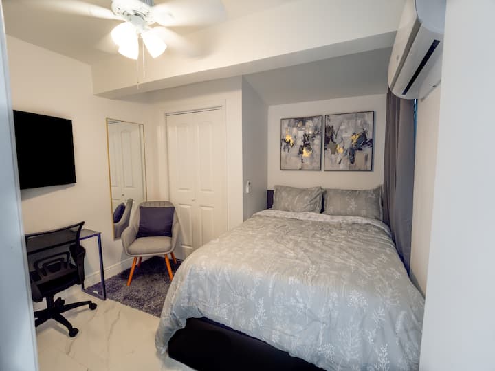 Sunrise Hideaway - Sunrise, FL