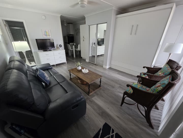 #4 Studio Apartment Located On The Intracoastal - Lighthouse Point, FL