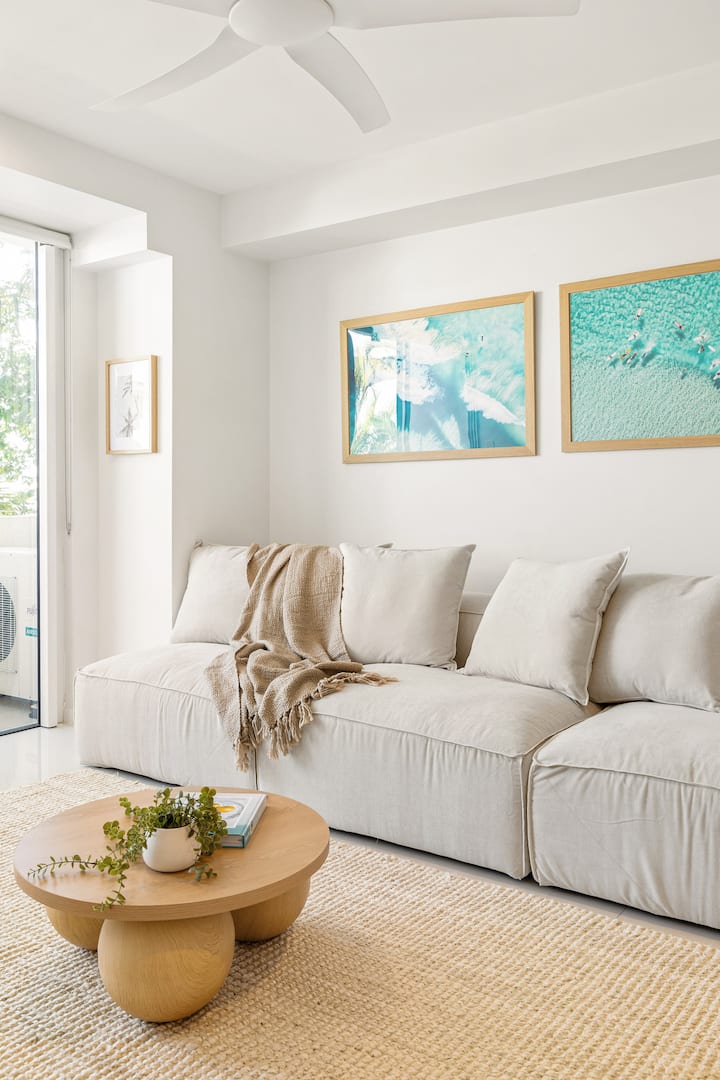 Stylish Mermaid Apt Near
Ocean W Pool & Car Park - Gold Coast