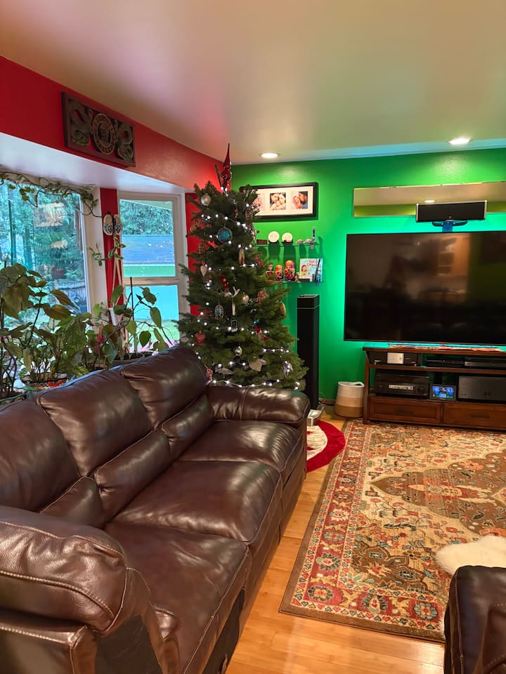 Family + Pet Friendly In Tranquil Port Orchard - Port Orchard, WA
