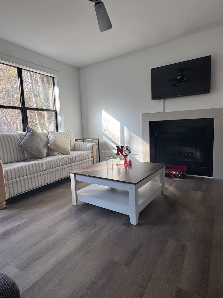 8 Minutes To Unc | Outdoor Deck | Washer + Dryer - Chapel Hill, NC