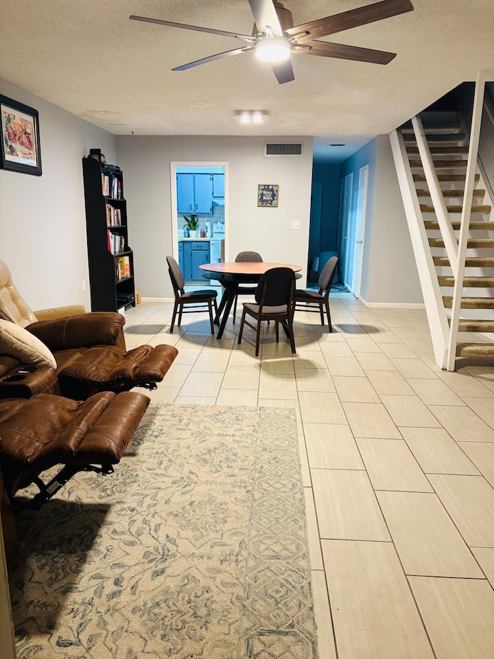 Beautiful Two Story Condo W/pool - 10 Min Downtown - Saint Petersburg, FL