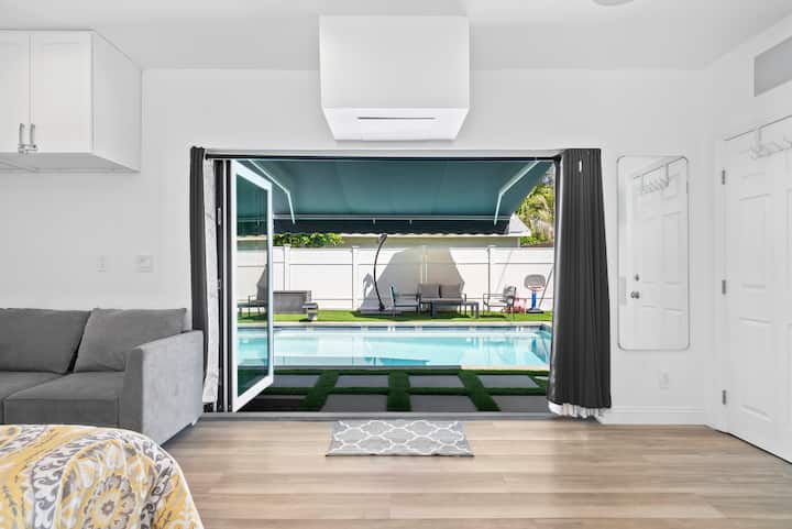 Beautiful Studio Poolhouse In The Heart Of Burbank - Los Angeles, CA