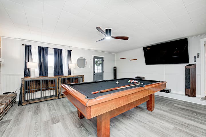 Entertainer's Retreat: Lux 5 Bed/3 Bath One Story - Carmel, IN