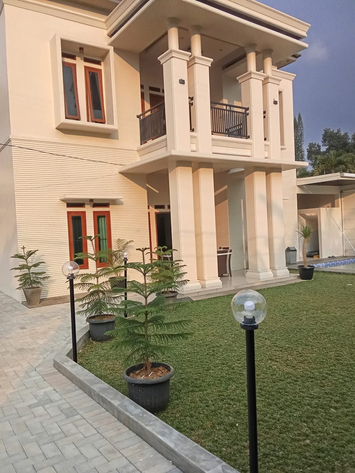 Villa Trivella Dream House - Houses for Rent in Megamendung, West Java ...