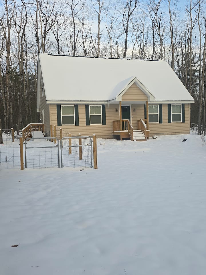 Nepenthe Resort Your Upnorth Tranquility Sleeps 10 - Mullett Lake, MI
