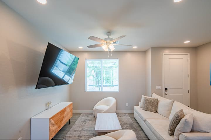 Comfortable2br|3 Beds|2 Bath|smart Tv & Parking! - Glendale, AZ
