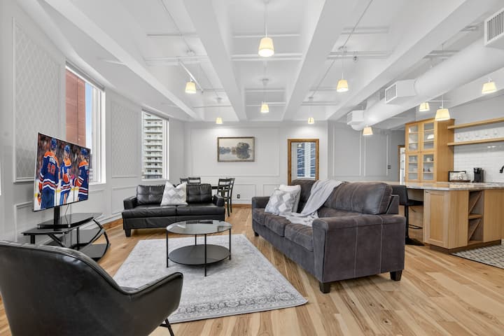 Cozy Dt 2br Loft | Sleeps 6 | Ug Parking - Edmonton