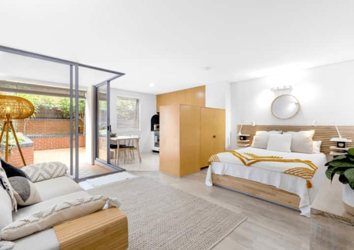 Cosy Newtown Studio, Private Courtyard & Parking. - Carlton