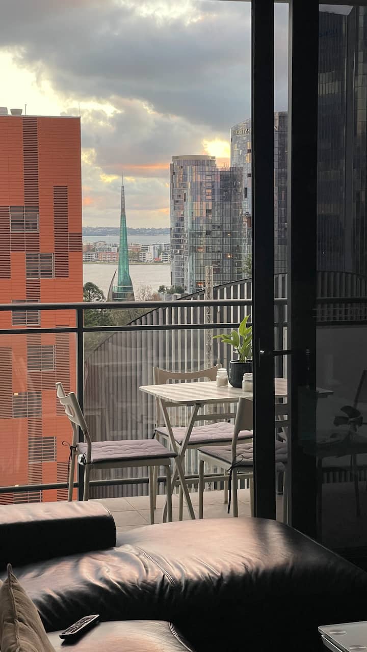 Bell Tower View! Quiet Cbd 1 Room, 100m To Shops - Victoria Park