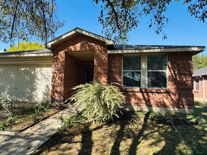 Simple, Clean 5br Whole House – Quiet & Safe Area - McKinney