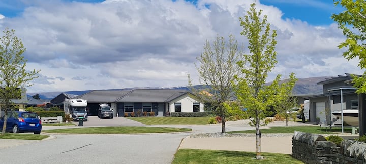 The Quiet Close - クロムウェル