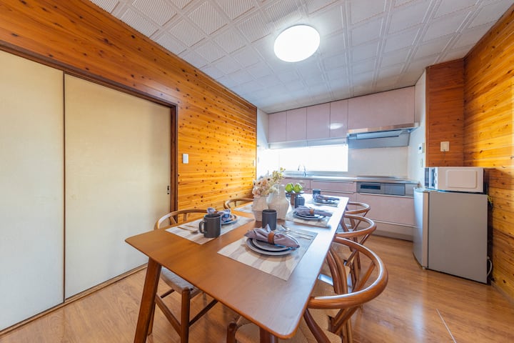 横浜駅から11分/最大12人/戸建て貸切/周辺お店多数/110㎡/ベッド７台 - Yokohama