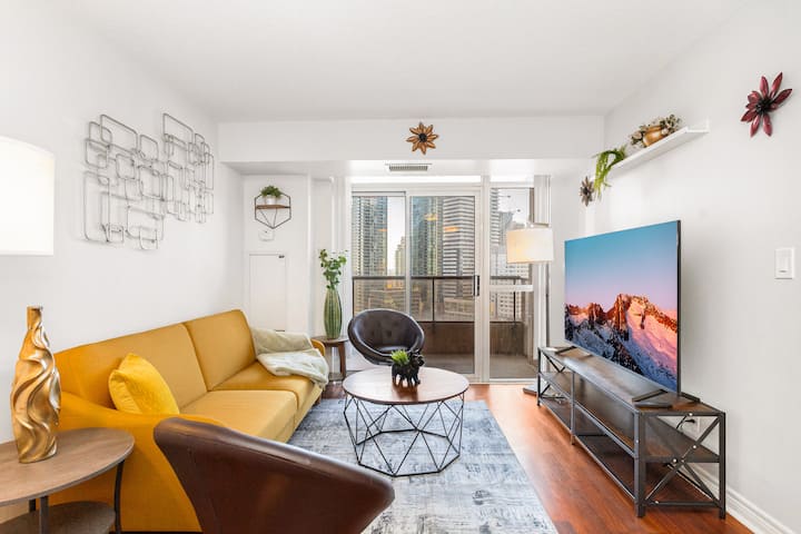 Skyline 3br Condo | Steps To Sq 1 + Free Parking - Mississauga
