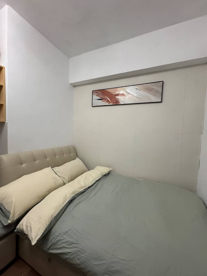 香港佐敦温馨家庭式公寓双人床！宜家家私，沙发 1.2 米可展开 - Hong Kong