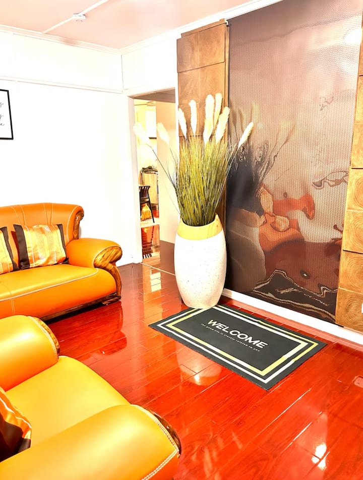 Perfect Location! East
Cottage(1 - 12 Guests Stay) - Toowoomba