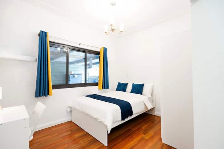 Stylish & Comfortable Private Room | Alice Springs - Alice Springs
