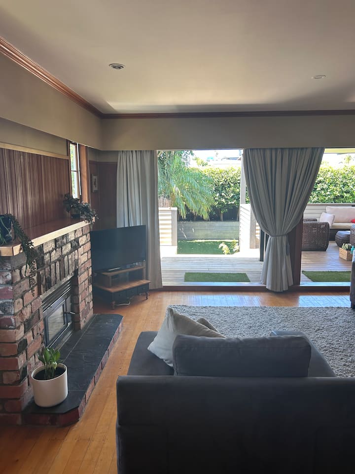 Tranquil Timber Hideaway - Mount Maunganui