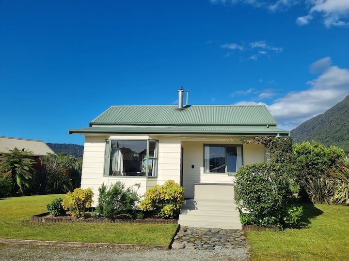Relaxing Fox Glacier Retreat - Fox Glacier