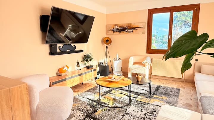 Logement Idéal Pour Famille, Jusqu’à 14 Couchages - Arles