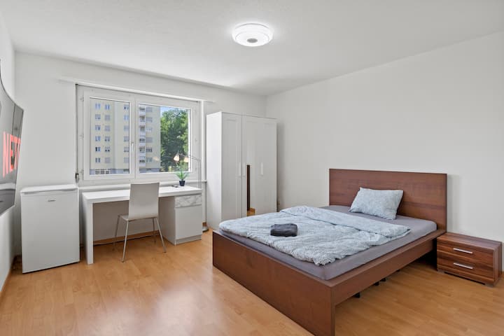 Longstay Winterthur | Free Parking | Self Check-in - Winterthur