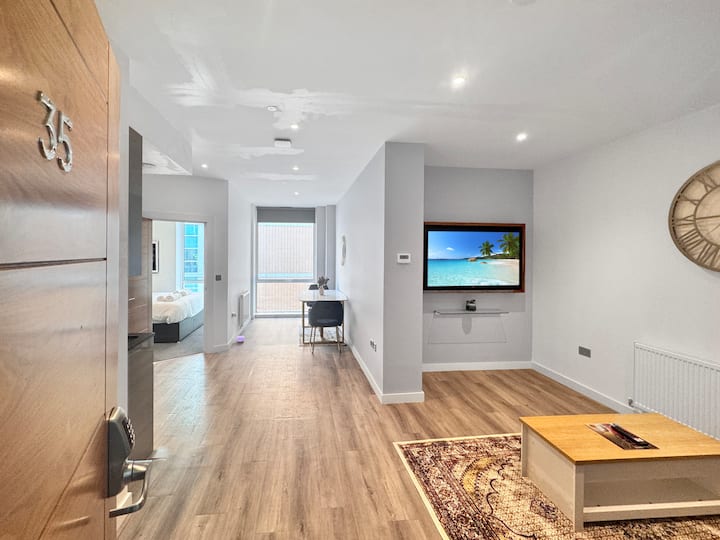 Spacious & Comfortable Apartment|silbury Boulevard - Milton Keynes