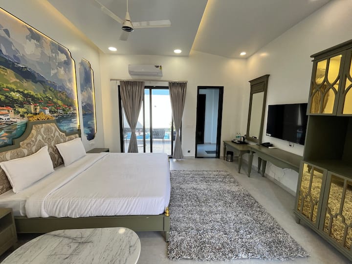 A Room With Private Swimming Pool - Chomu