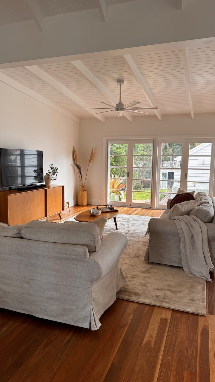 Newly Renovated Beach Cottage - Sydney