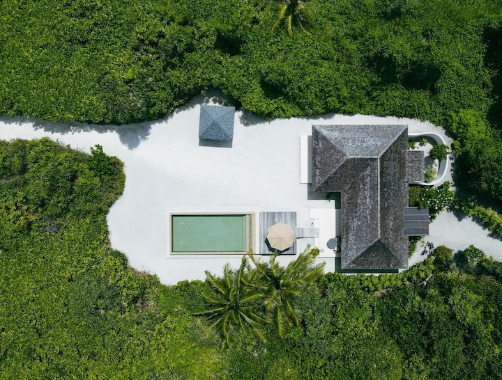 Deluxe Beach Villa With Private Pool - Maldives