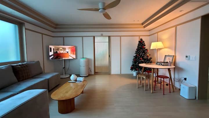 10인기본16인+/성심당/몽심3분/방3/퀸침대8/조적욕조2/거실1/주방1/45평숙소/온담재 - Daejeon