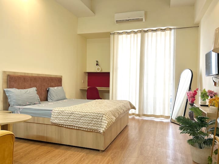 Stay By Sunstone- The Solis - Couple Friendly Stay - Ghaziabad