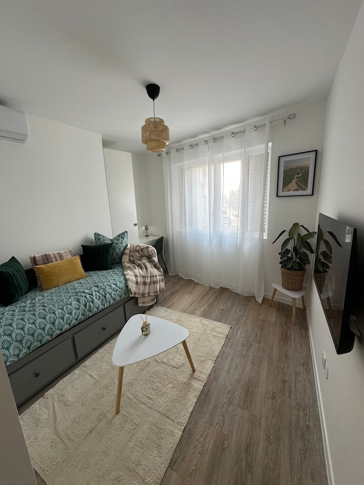 Studio Cosy & Lumineux - Tout Confort - Vaulx-en-Velin