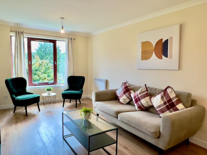 Garden-view 2br Apartment + Free Parking & Wifi - グラスゴー