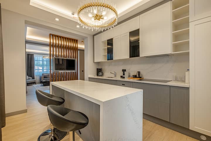 Luxury 2+1/old Town/big Balcony & Sea View/central - Antalya