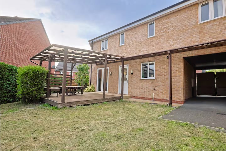 Cosy 3 Bed House W/parking, Garden, Wi-fi Sleeps 8 - Stockport