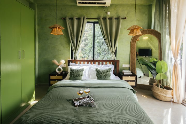 The Tropical Home | 5 Mins To Beach - Goa