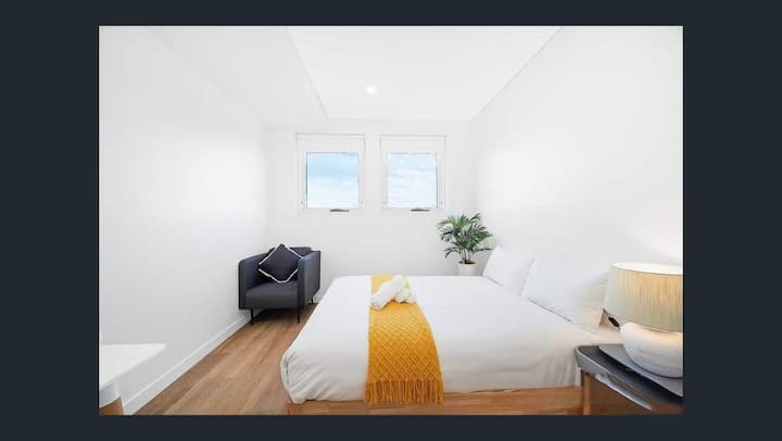 Clean & High Conversion Modern Studio In Burwood - Burwood