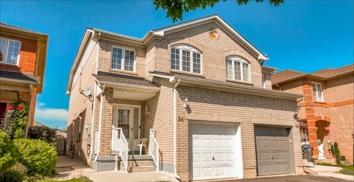 Upper Floor Peaceful Bedroom Near Go Train Station - Brampton