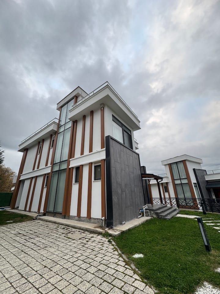 ÖZel Havuzlu • Modern Mimari • Sakin Ve ŞıK Villa - Sapanca