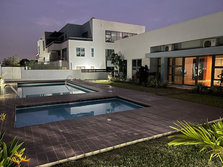 Airbnb Accra Luxury • Gated • Pool • 24/7 Security - Accra