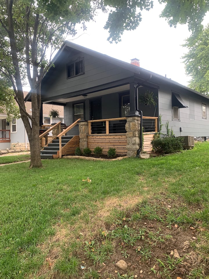 Cute Bungalow Home Close To Everything. - Kansas City, KS