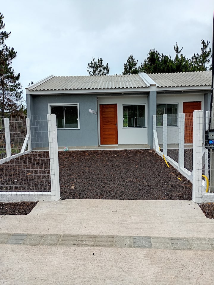 Casa Mobiliada 
2 Quartos
Pátio
Sala E Cozinha - Tramandaí