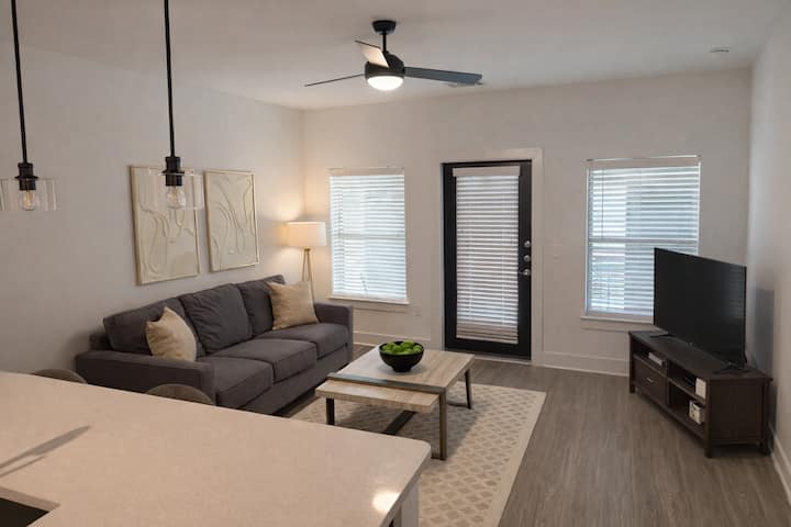 Grand Luxe Frisco | Near Universal | King Bed - Frisco, TX