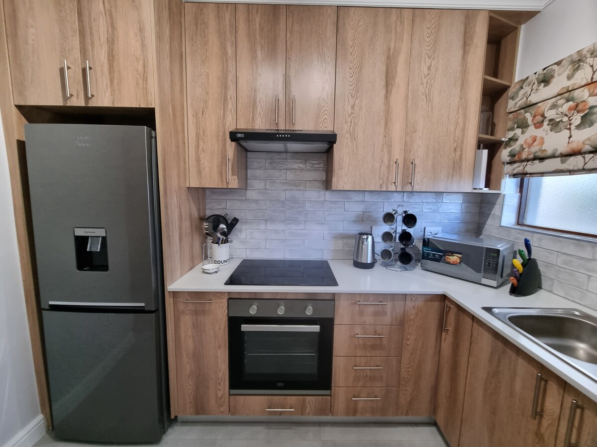 Central Green Point 1 Bedroom. Walk to it all! - Flats for Rent in Cape ...