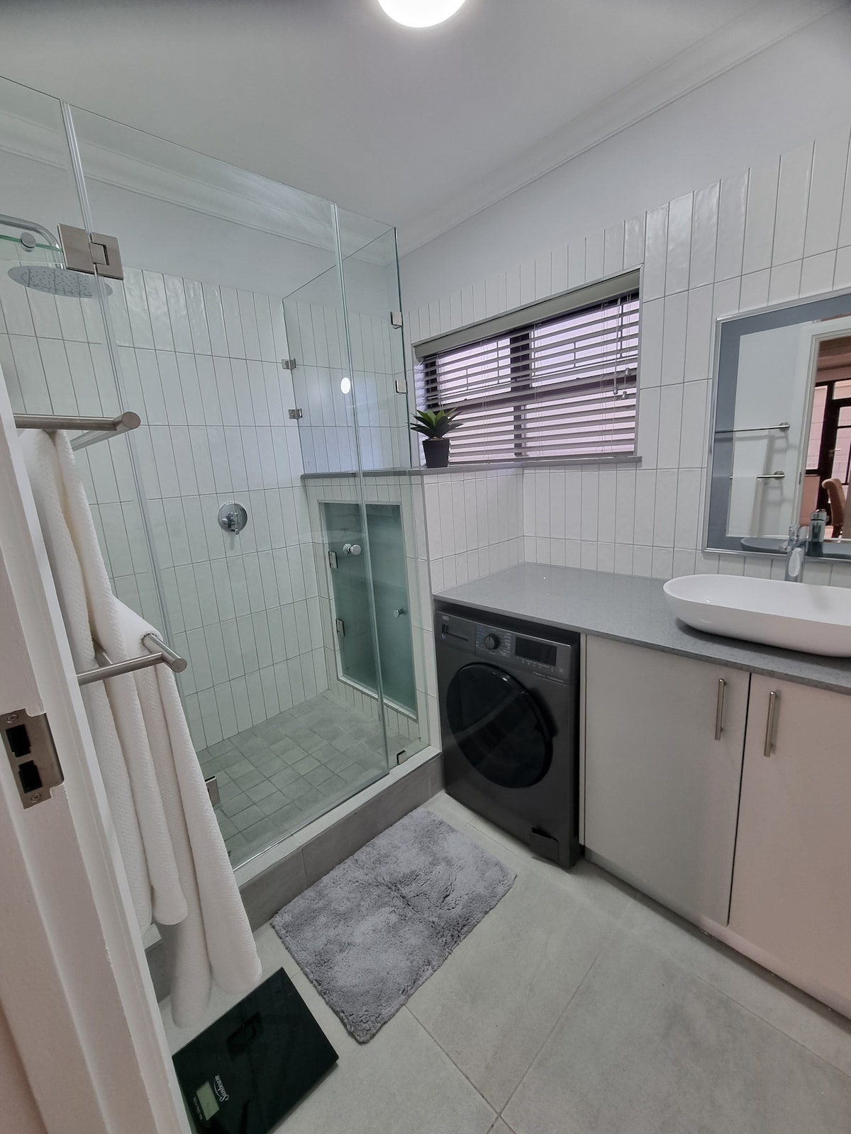 Central Green Point 1 Bedroom. Walk to it all! - Flats for Rent in Cape ...