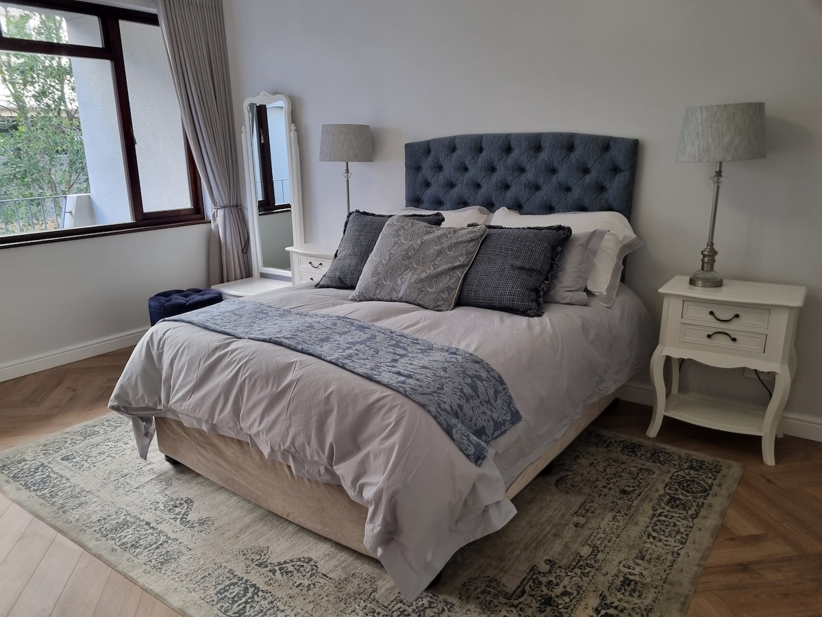 Central Green Point 1 Bedroom. Walk to it all! - Flats for Rent in Cape ...