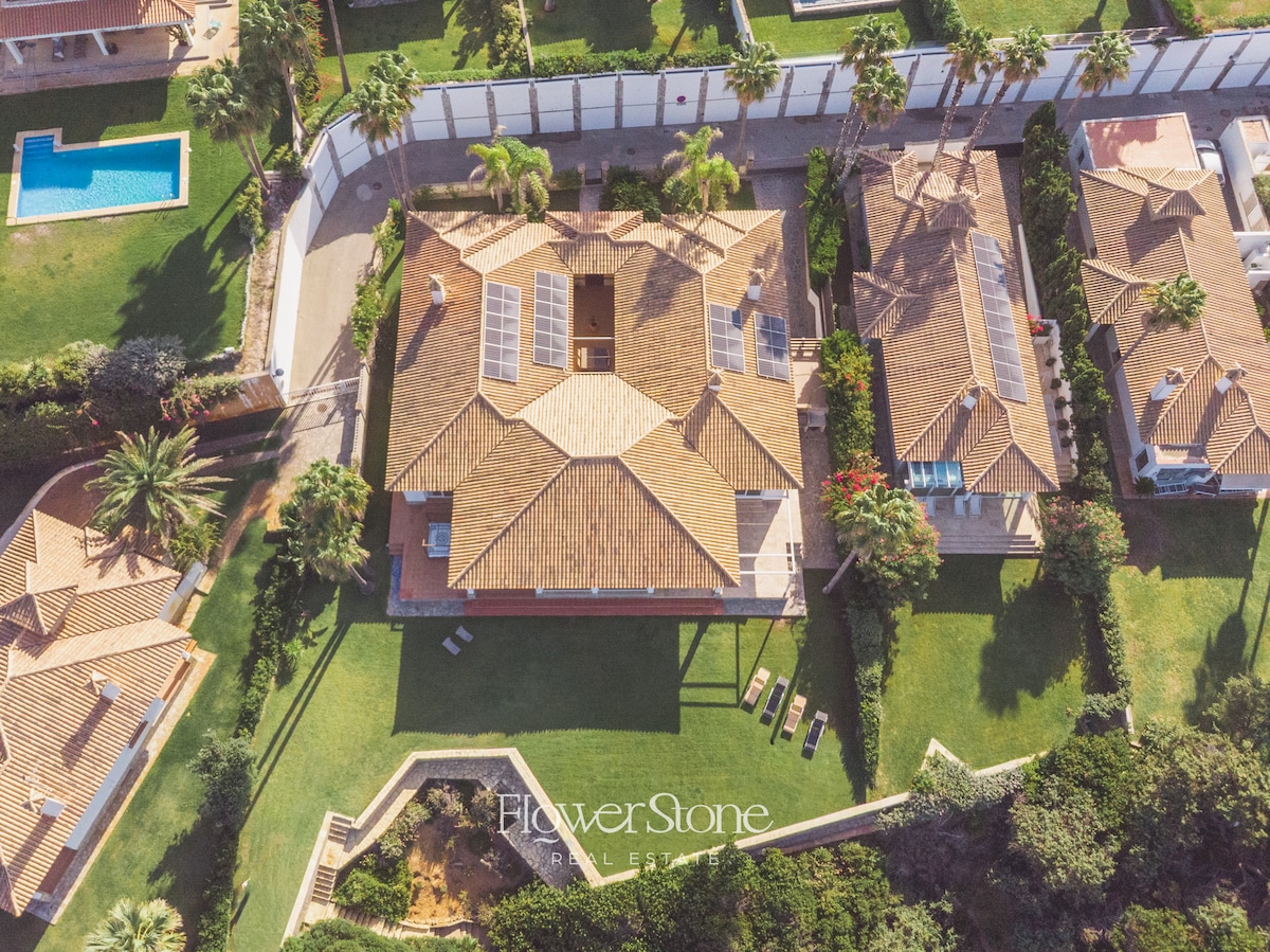 Villa Suecia with sea views, Urb. Roche, Cádiz - Houses for Rent in ...