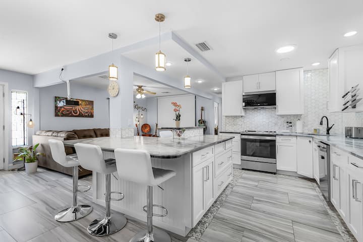 Pool & Hot Tub @ Octopus’ Garden - Fort Myers, FL