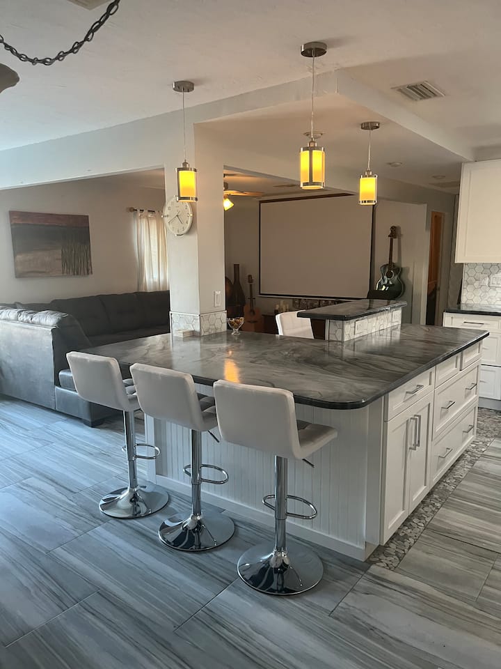 Pool & Hot Tub And Full Kitchen - Fort Myers